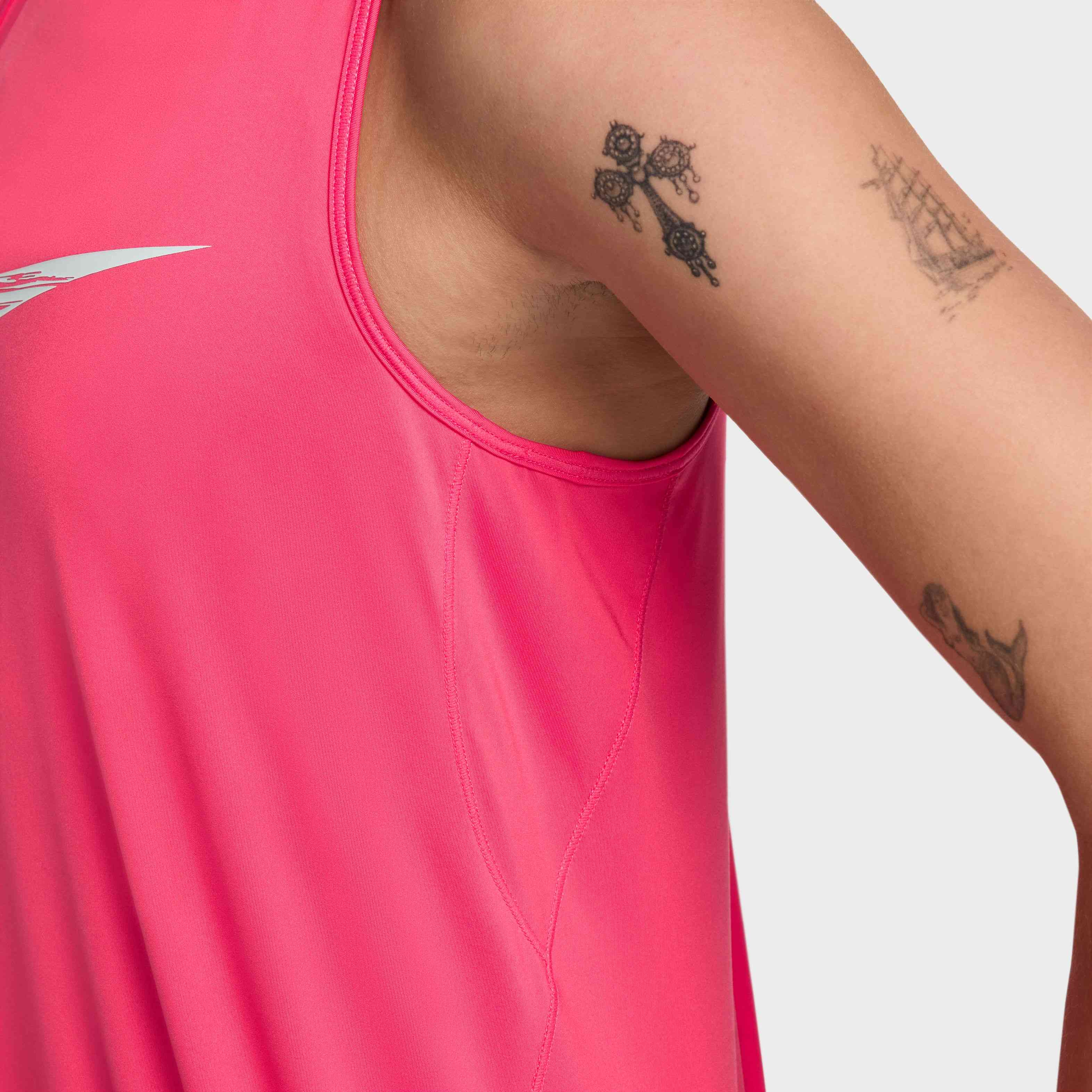 W NK ONE SWOOSH HBR DF TANK